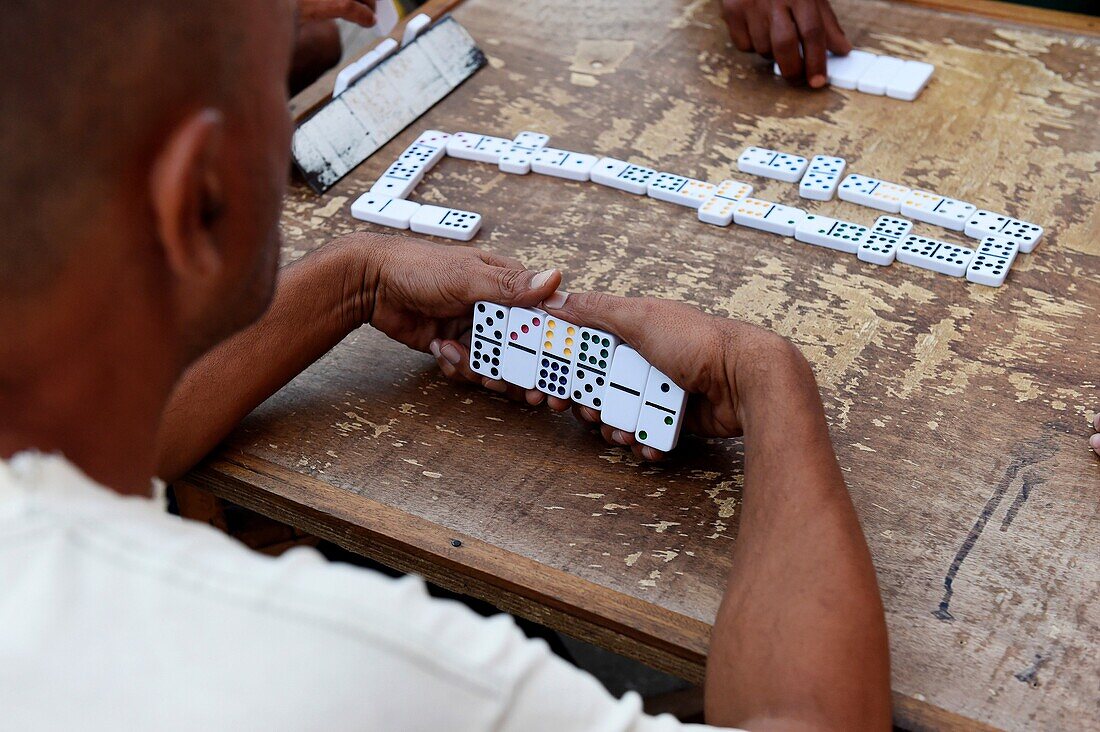Games at Table: How to Play - Revolución de Cuba